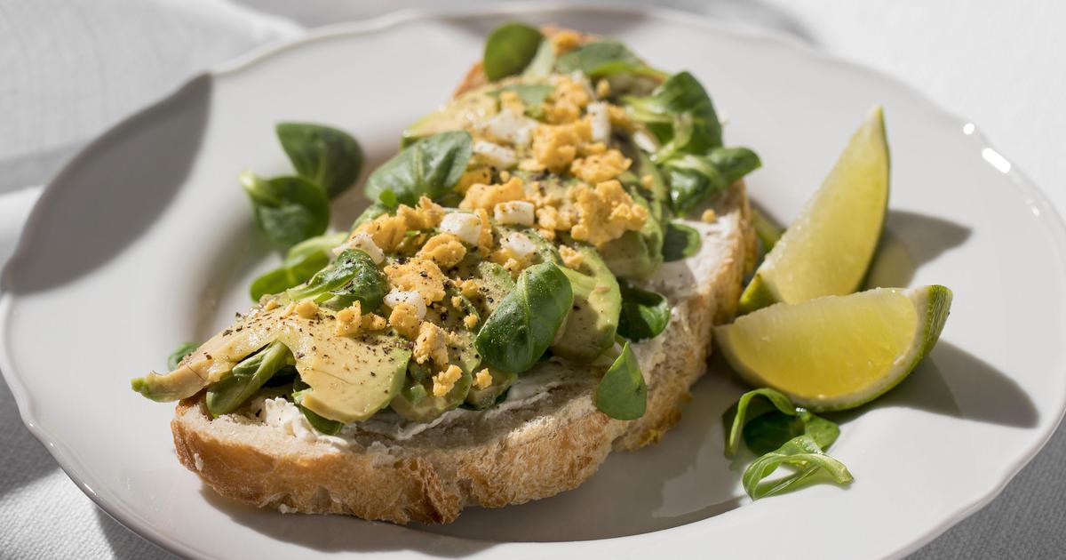 Tofu kajgana sa špinatom – proteinski obrok u 15 minuta