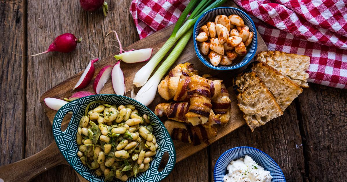 Odlične rolice od piletine i špeka s grah salatom