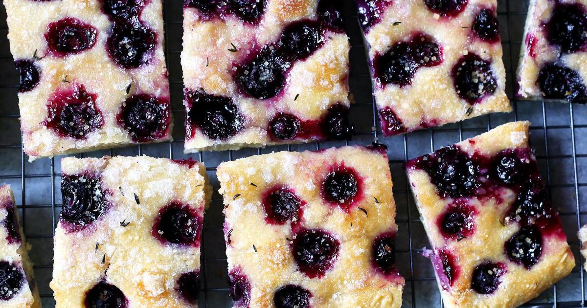 Ova slatka focaccia s borovnicama mami na još!