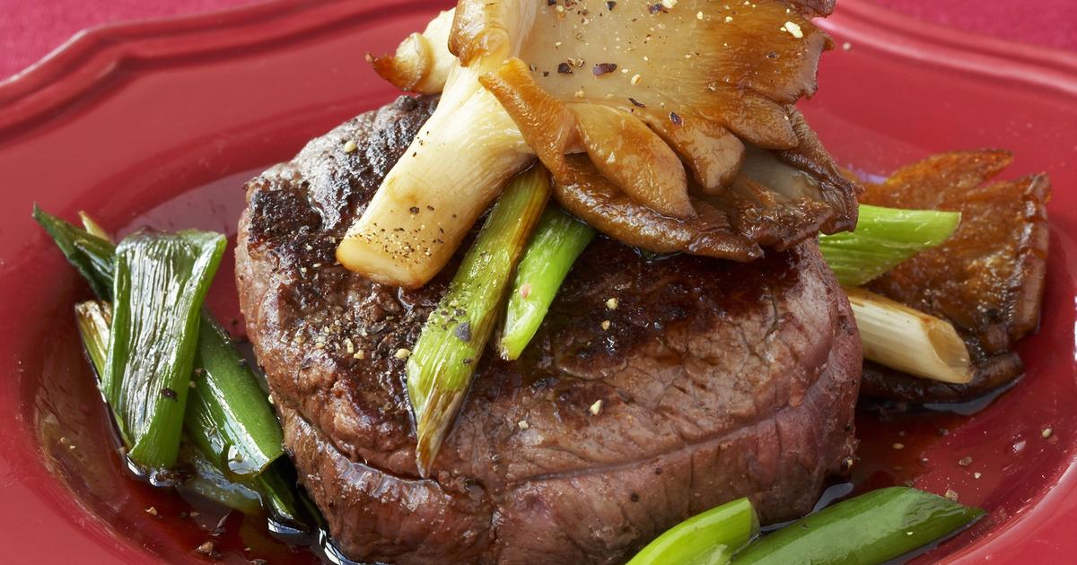 Totalni obrok: Ramstek s bukovačama i pogačicama od krumpira