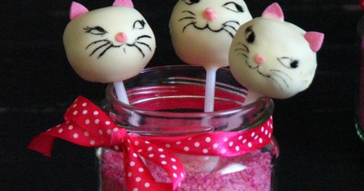 Cat cake pops